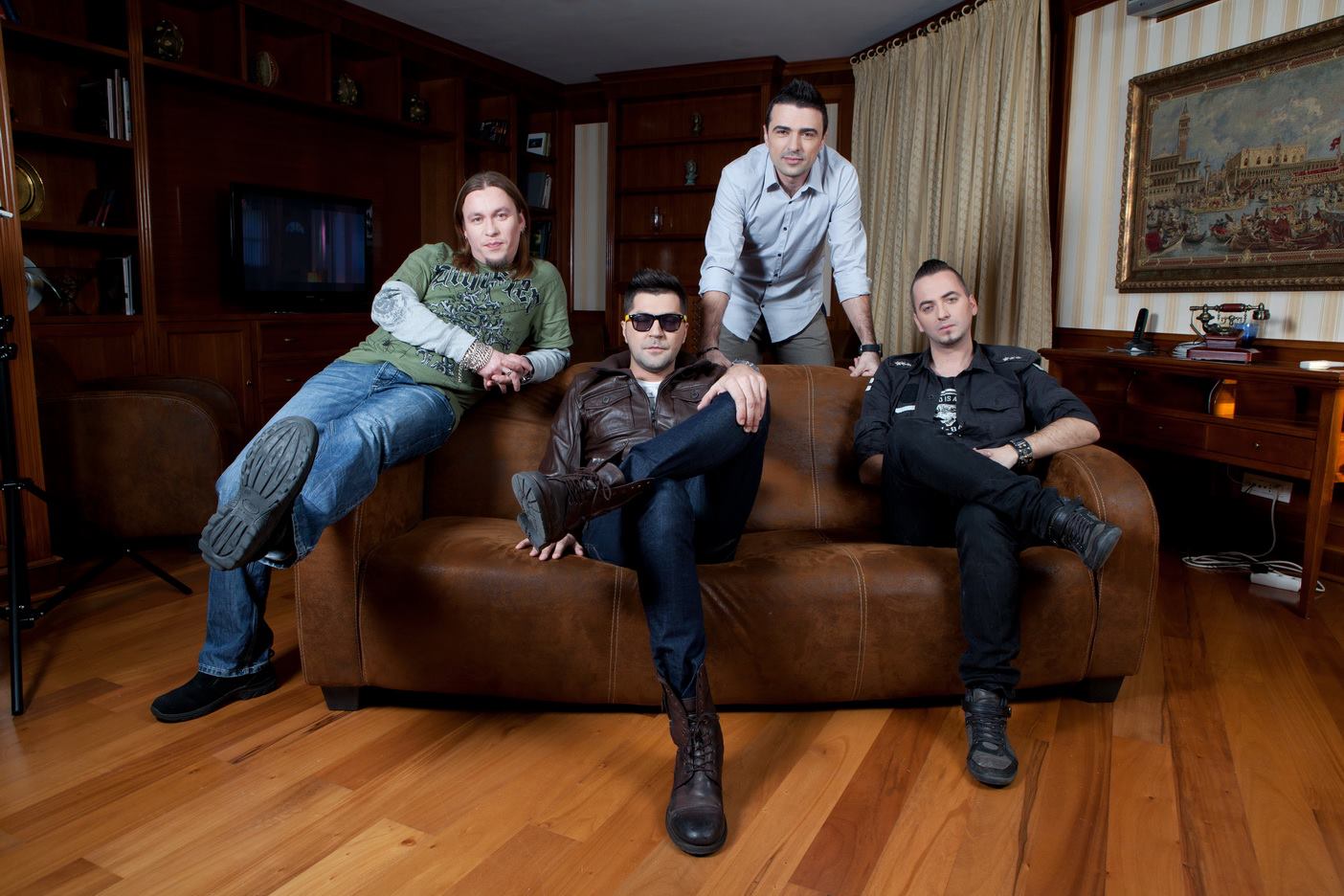 Trupa Vunk a trecut printr-o schimbare radicala de stil! Vezi pe mana ...