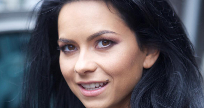 Inna si-a schimbat complet LOOK-UL: s-a vopsit si si-a facut asta! Cum ...