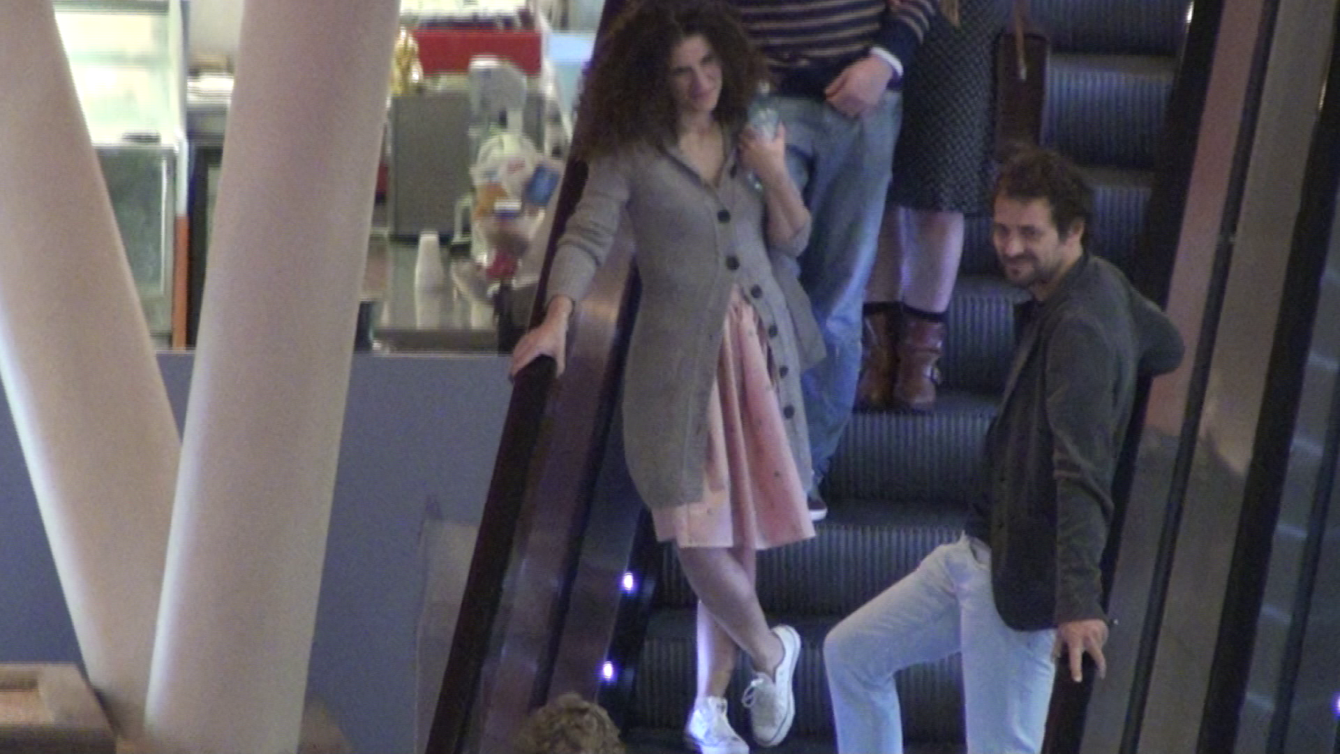 Ii place atat de mult sa faca asta, incat nu se poate abtine nici in ...