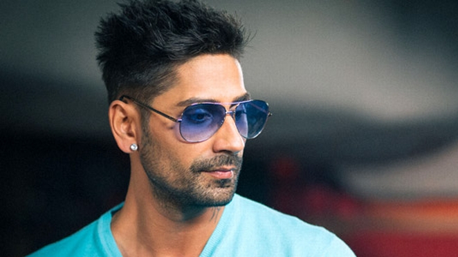 Cat de mare i-a crescut burtica! Connect-R si-a pozat sotia cu ...