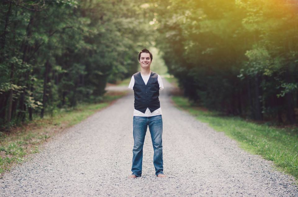 S-a nascut fara maini intr-un orfelinat din Romania, a ajuns superstar ...