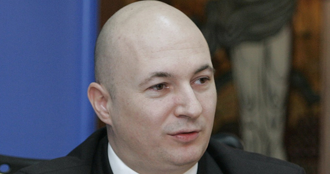 N-ai fi banuit niciodata ca e atat de bogat! Am descoperit care este averea secreta a lui Codrin ...