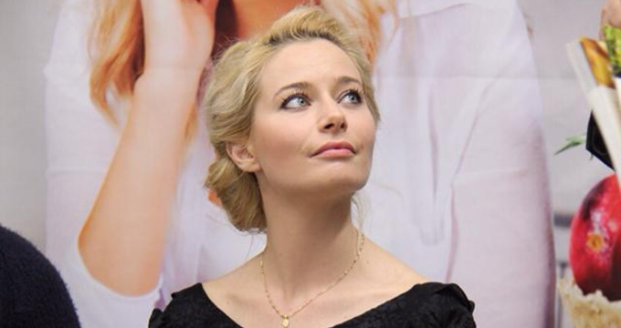 Am trait s-o vedem si pe asta! Cum au ajuns Laura Cosoi si Bianca la ...