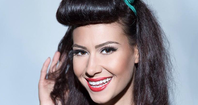 "Casnica" de la MasterChef, mai sexy ca niciodata! Andreea Moldovan s-a ...