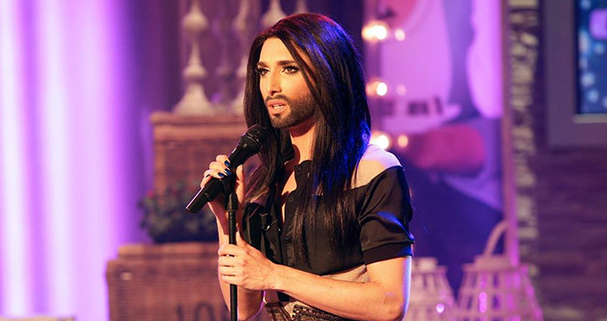 Fara barba nu ar atrage deloc atentia! Cum arata Conchita Wurst in ...