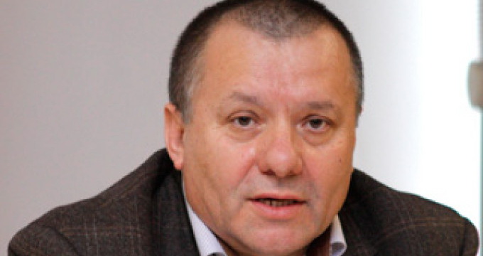 A ajuns in pragul depresiei, dupa ce a fost arestat de politie. Vezi ...