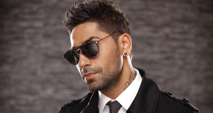 Schimbarea RADICALA de look a lui Connect-r! Si-a lasat mustata si cioc ...