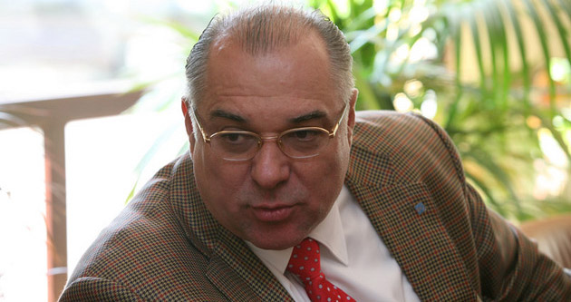 Marius Marinescu si-a tras asistenta sexy. Vezi ce au facut cei doi ...