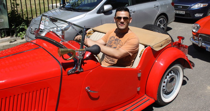 Ce face ex”pedofilul” Doru Iuga pe litoral cu prietenii: sticla de ...