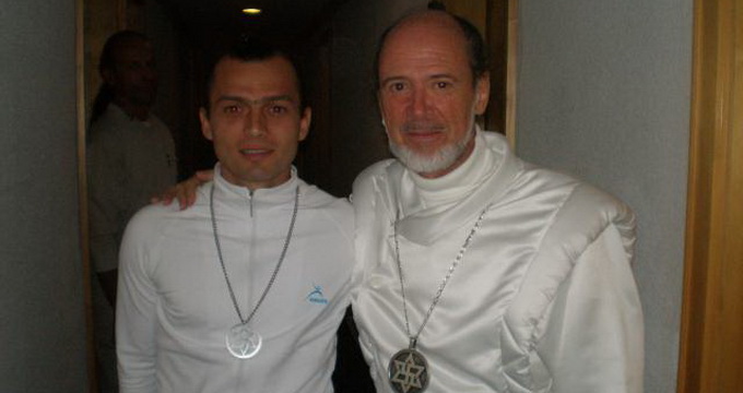 Unul dintre cei mai in voga cantareti de la noi, racolat de cea mai ...