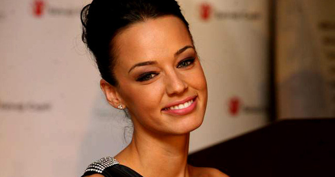 Deformata la fata ca dupa o bataie sora cu moartea! Cum a ajuns sa ...