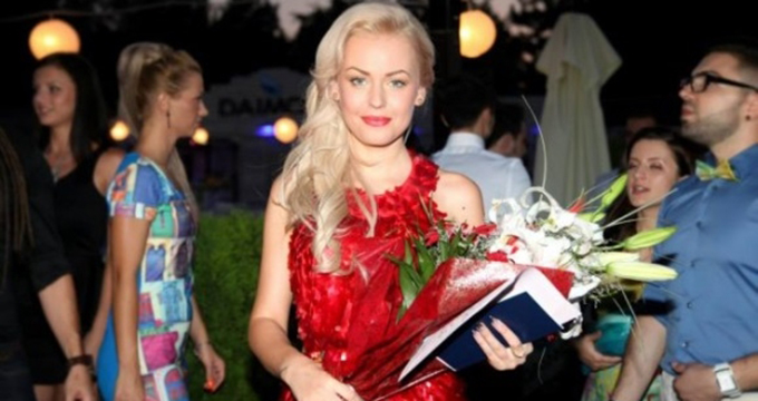 O noua femeie si-a facut loc in casa lui Connect-R! Ce se intampla acum ...