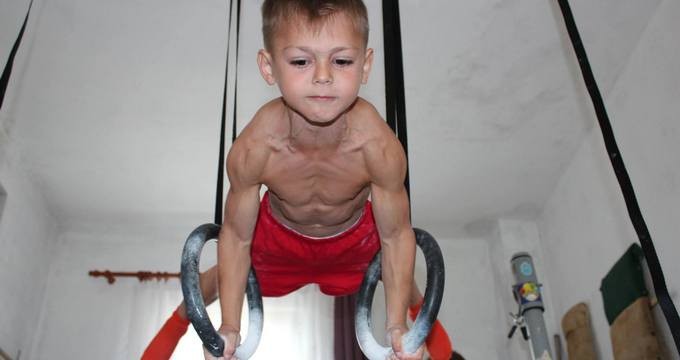 Micul "Hercule" dat afara din ora de religie! Ce a facut cel mai ...