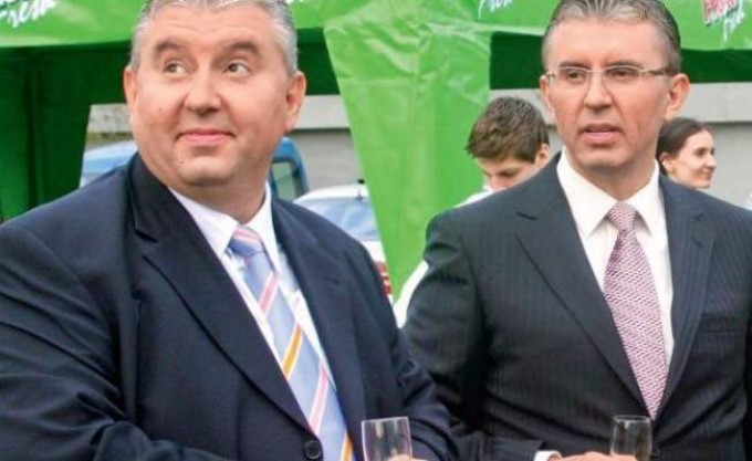 Scandal in televiziune! Doi cantareti vor sa jupoaie de bani doi ...