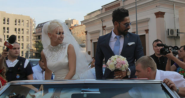 Misha, aproape goala intr-un videoclip! Sotia lui Connect-R si-a ...