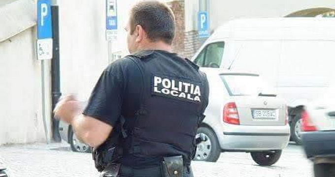 FOTO! Politist local, vedeta nationala! S-a dus sa manance o shaorma ...