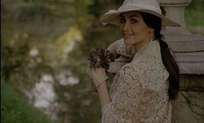 Anca Nicola, actrita din Ciuleanda, este sora Adnanei din "Toate ...