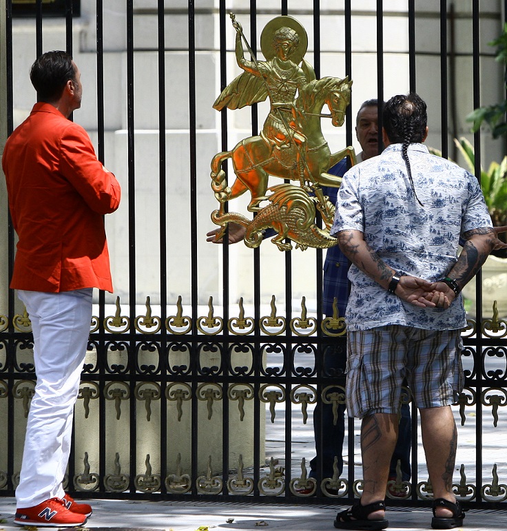 Scandal monstru la poarta palatului lui Becali! Ce-a avut de impartit ...