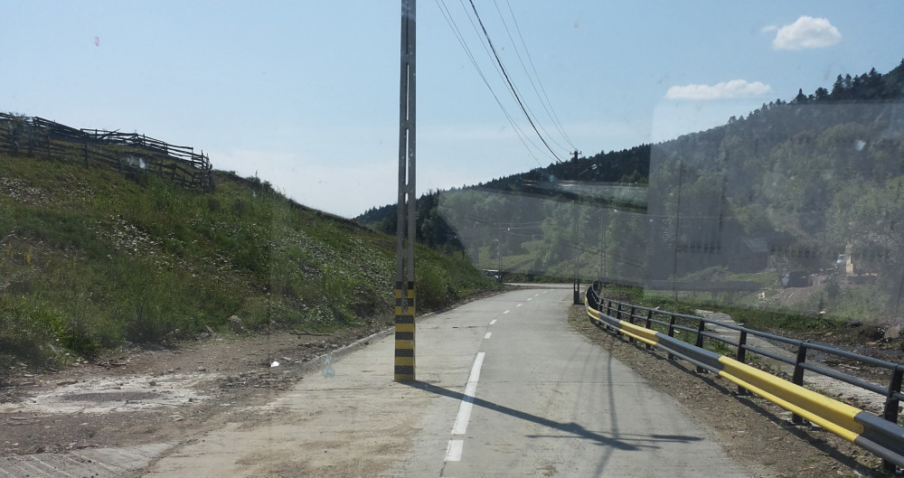Atentie stalp! Ce obstacol intalnesc soferii pe drumurile din judeţul ...