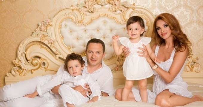 Sotul Cristinei Spatar iubeste navalnic. A recidivat cu trei fete de ...