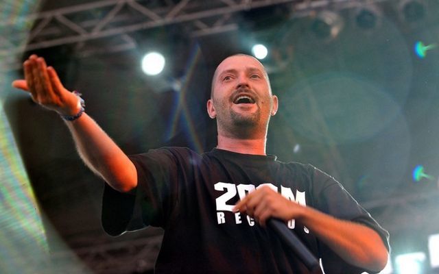 Prima apariţie publică a lui CHELOO după ce a fost ridicat de mascaţi ...