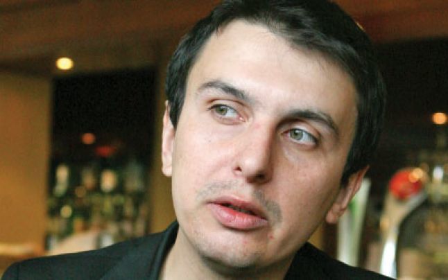 Acest tânăr din Timişoara are o meserie care îi va face pe mulţi geloşi ...