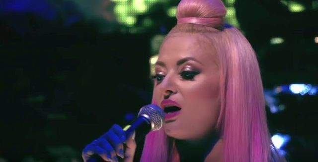 DELIA şi-a surprins din nou fanii cu o schimbare de look! După ce şi-a ...