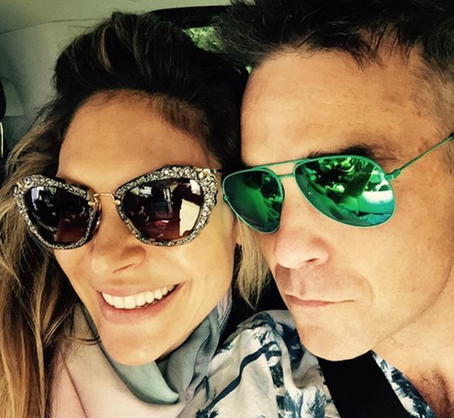 Cel mai amuzant cadou. Ce i-a scris pe tort ROBBIE WILLIAMS soţiei sale ...