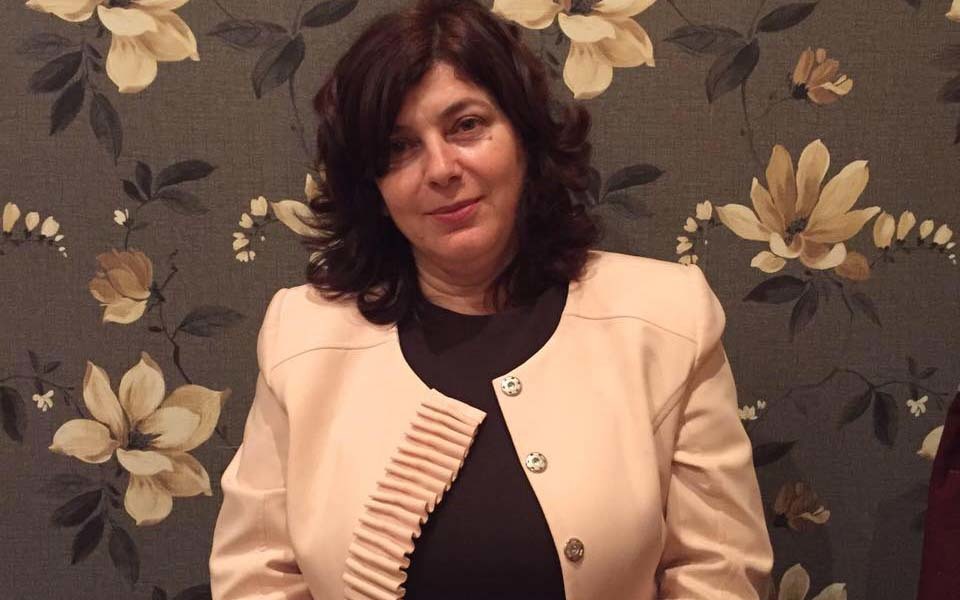 Jurnalista Ioana Mandache a lansat cartea "poveşti de dragoste ale ...