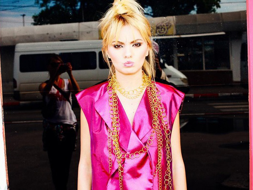 Nu mai e „sirena“ de alătdată! ALEXANDRA STAN şi-a arătat posteriorul ...