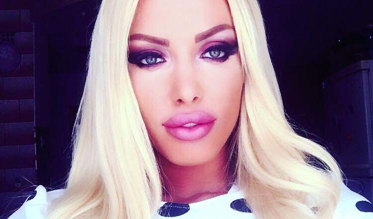 LOREDANA CHIVU s-a fotografiat sexy, în pat, dar când fanii s-au uitat ...