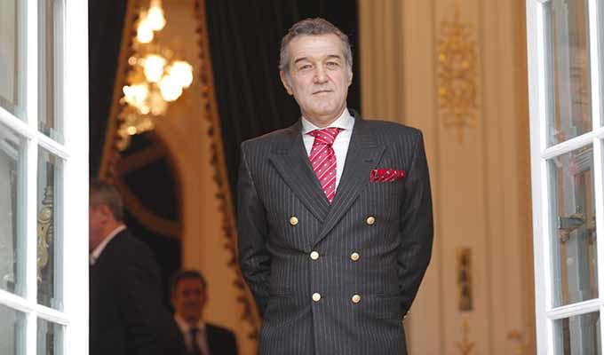 Foto de senzaţie. Cum arăta Gigi Becali când mergea cu oile la păscut