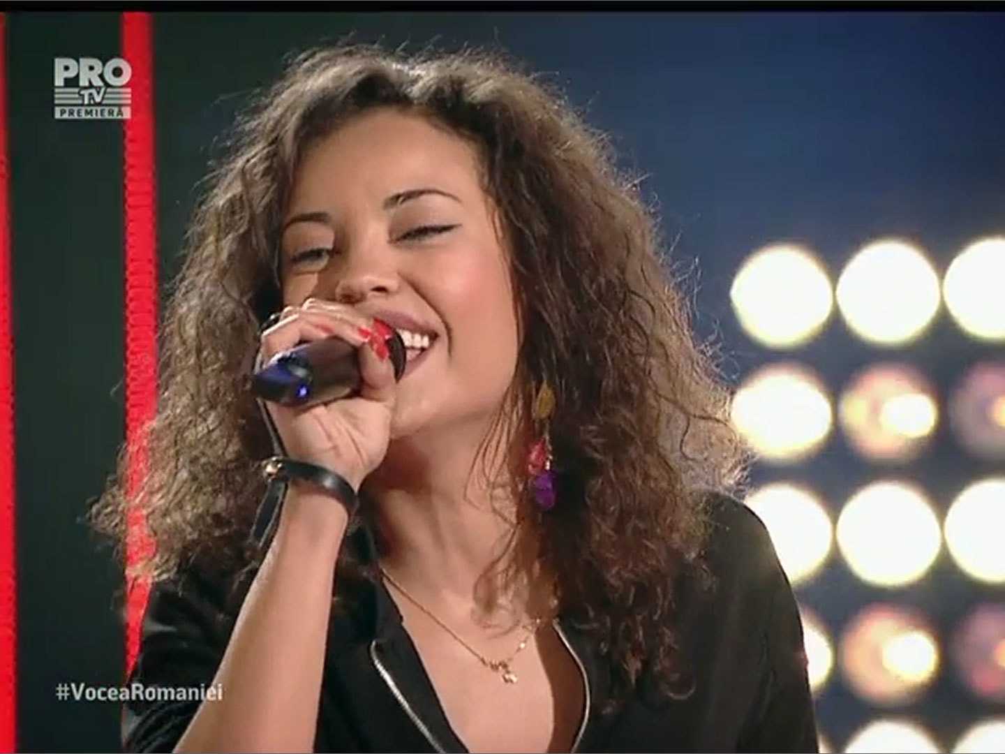 A venit tocmai din Spania ca să-i uimească pe români! O solistă celebră ...