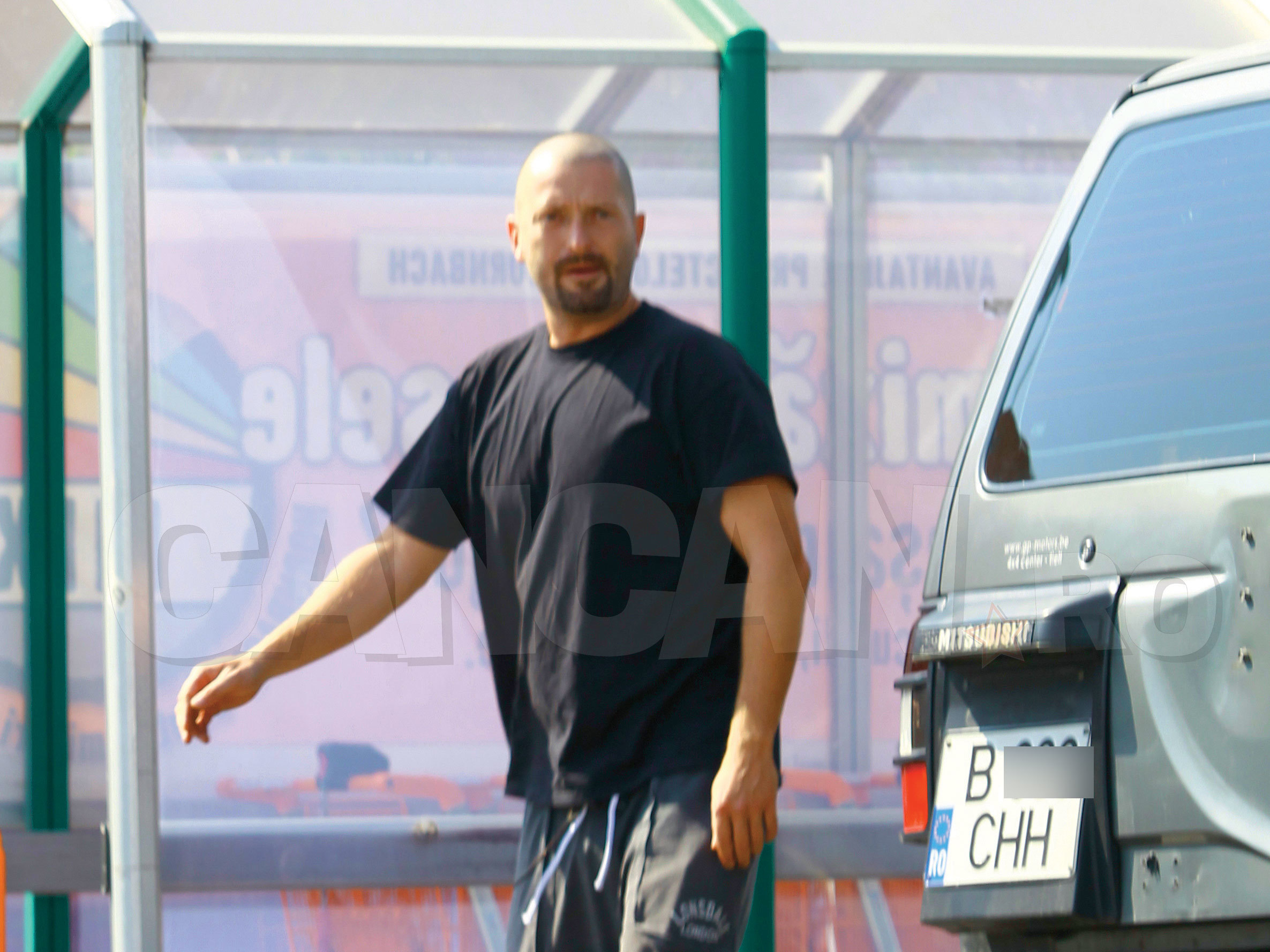 CHELOO s-a făcut băiat bun... de cărucior! Imagini inedite cu artistul!