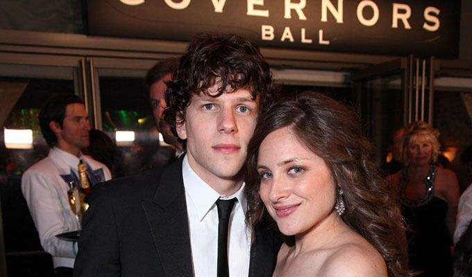 Actorul care a interpretat rolul lui MARK ZUCKERBERG este în culmea ...