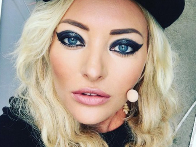 Aşa nu ai mai văzut-o niciodată pe DELIA! Cu cine a apărut în această ...