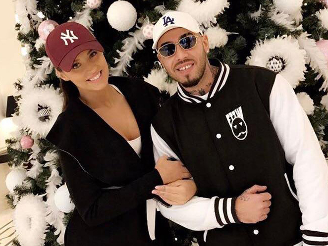 Prima fotografie cu ALEX VELEA şi fiul nou-născut! Fanii au reacţionat ...
