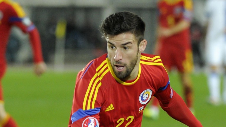 Stelistul Gabriel Enache, prins în ”offside” la amantă! Cum a ...