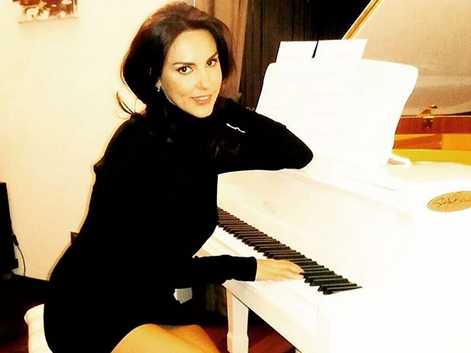 LAVINIA PÂRVA, cu abdomenul la vedere! Uite cum arată vedeta după ce a ...