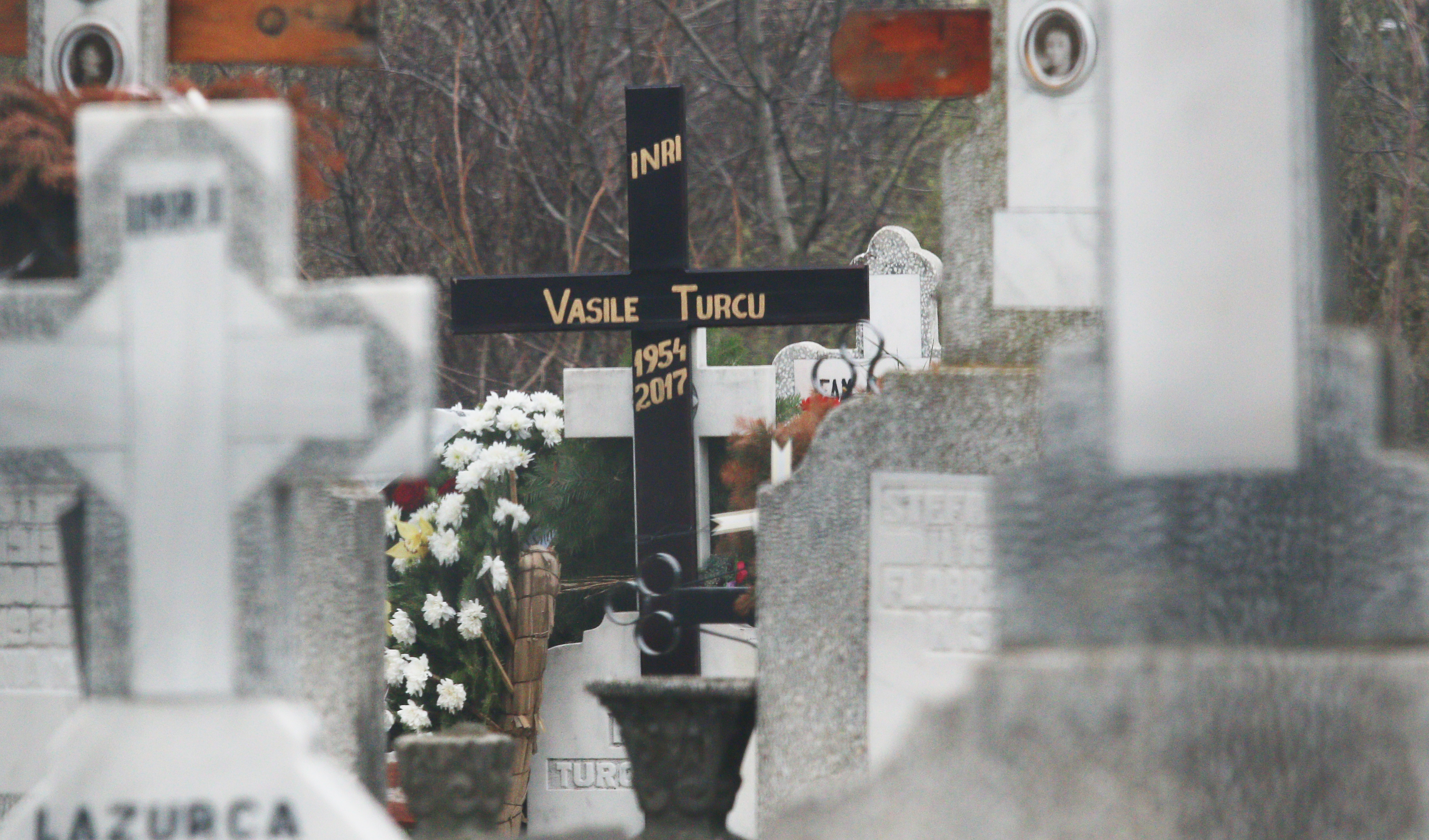 Au trecut 3 zile şi... Ce se întâmplă acum la mormântul lui Vasile Turcu!