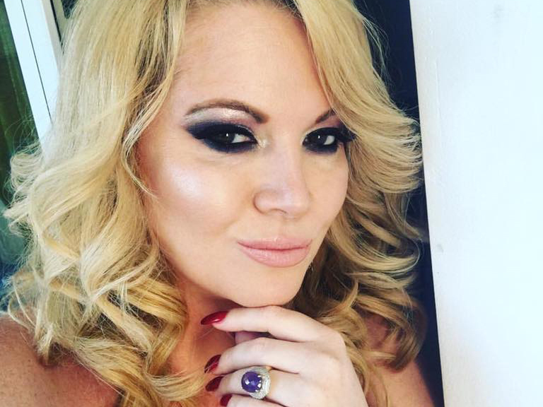 OANA LIS le-a arătat tuturor imaginea! Şi-a schimbat look-ul şi a ...