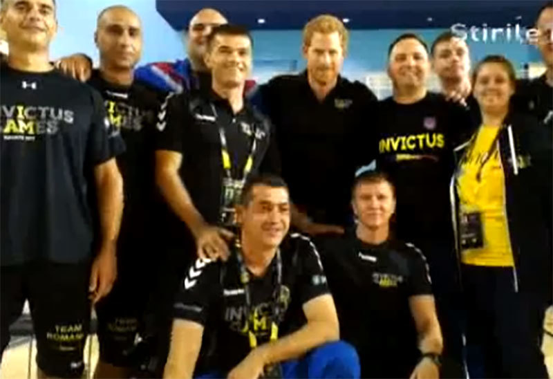 Surpriză pentru militarii români care participă la Jocurile Invictus. Prinţul Harry i-a vizitat ...