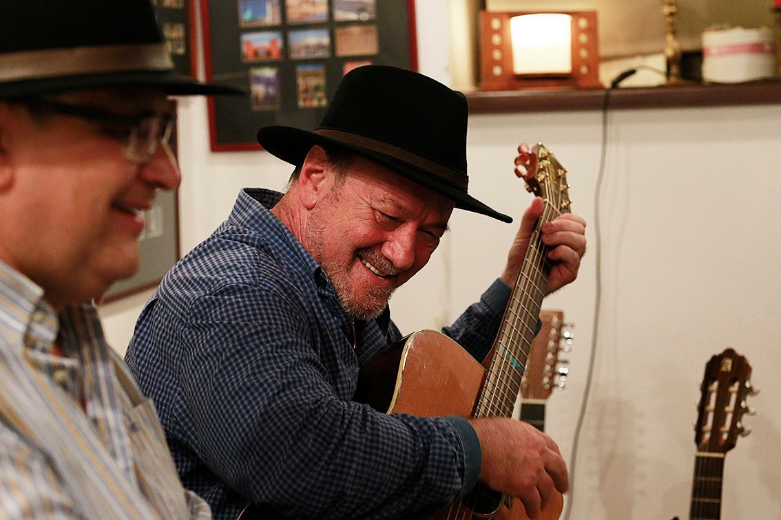 Nicu Alifantis a devenit din nou bunic! Prima imagine cu nepotul artistului