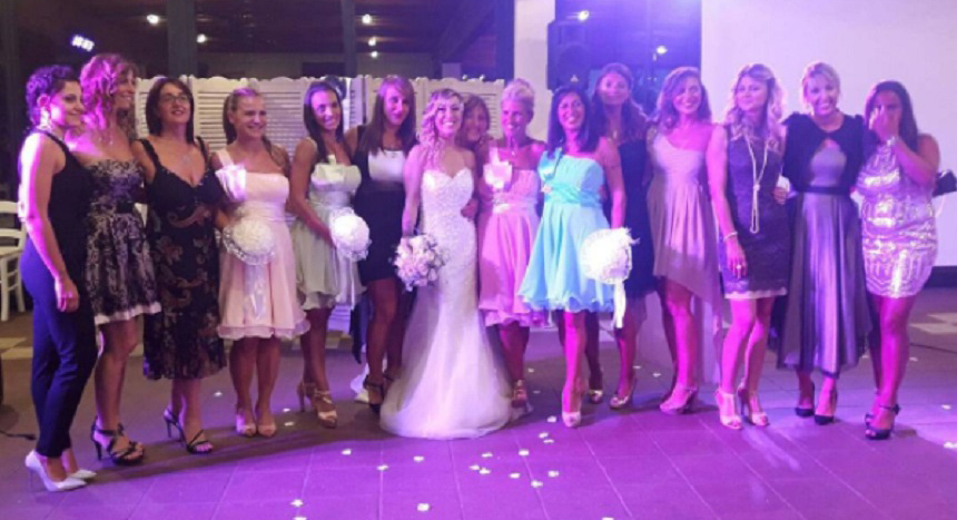 Incredibil! O instructoare de fitness s-a căsătorit cu ea însăşi