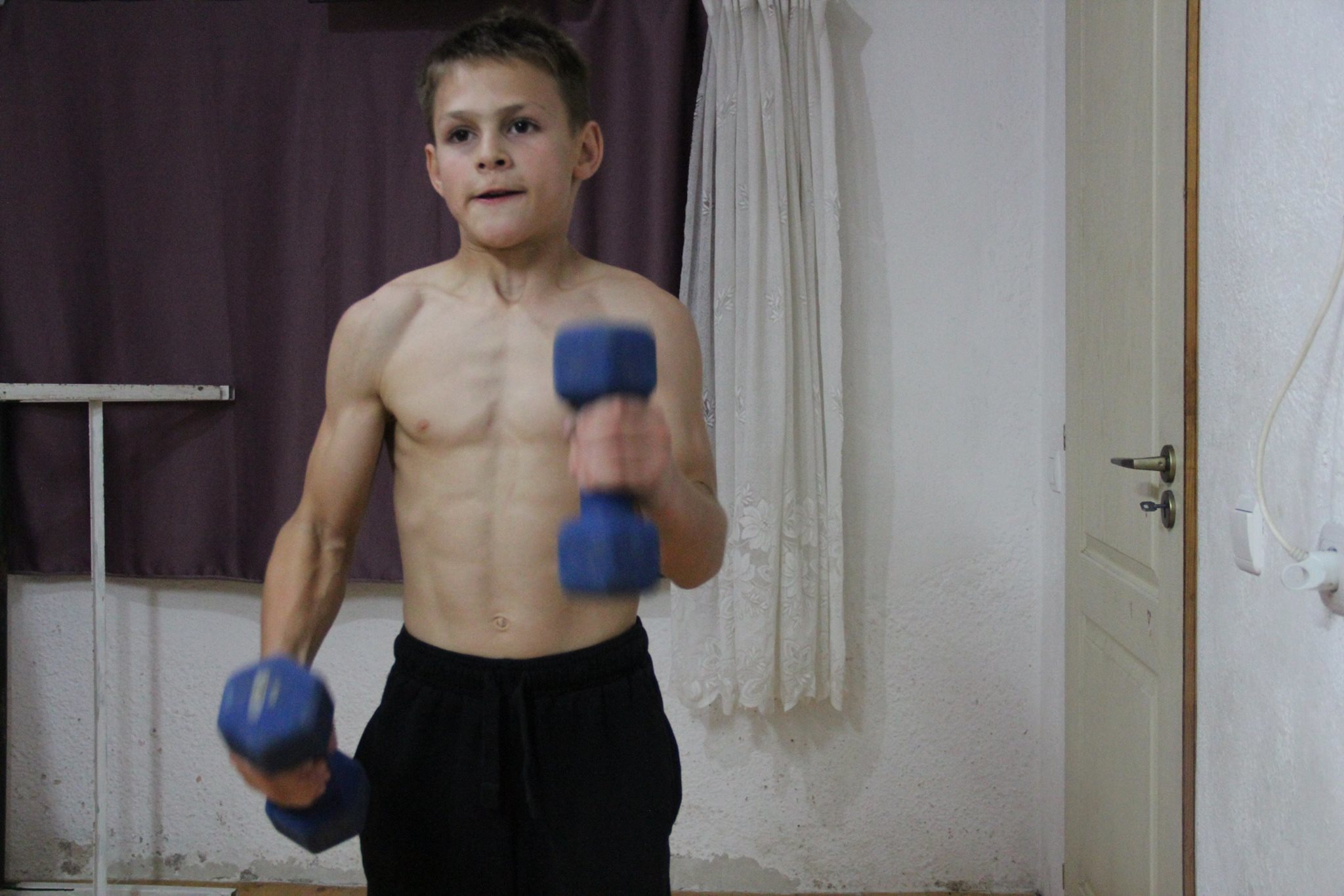 La 5 ani, era considerat cel mai puternic copil din lume. ”Micul ...