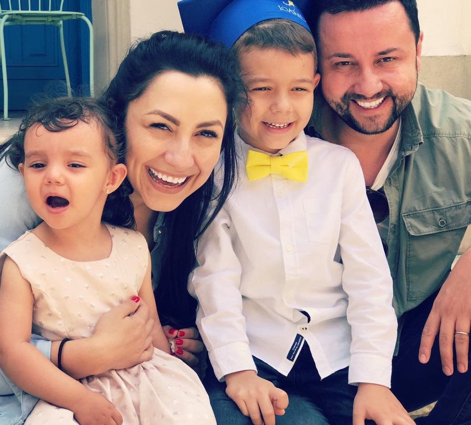 Andra i-a făcut o surpriză soţului ei în direct, la TV: "De astăzi ...