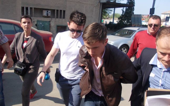 Imagini în premieră. Prinţişorul taxiurilor a ”înfiat-o” pe fiica ...