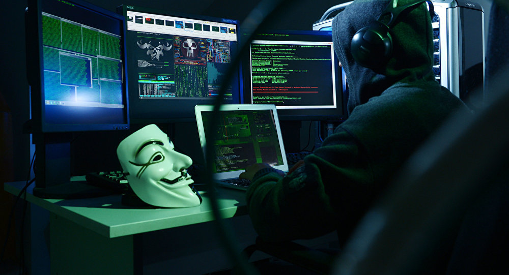 Americanii, în alertă! Hackerii români le-au spart camerele de supraveghere şi au distribuit ...