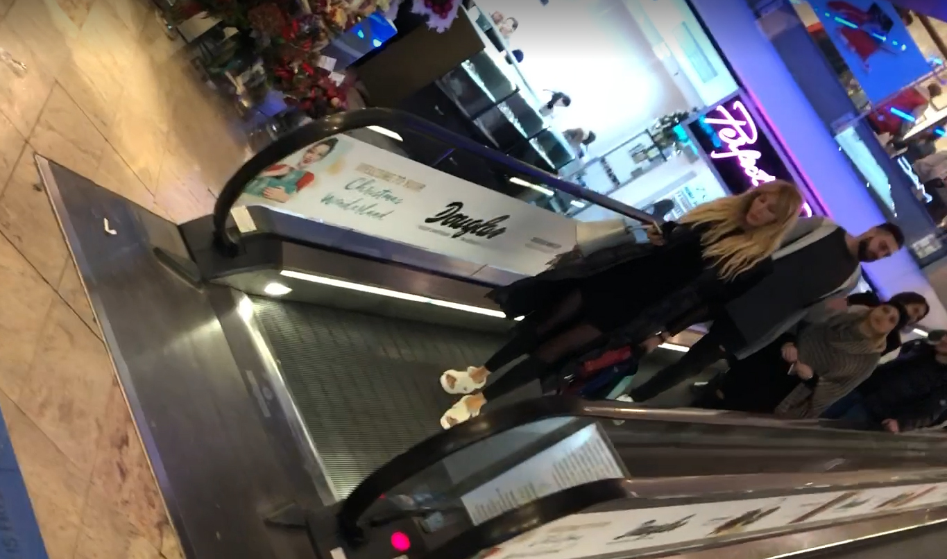 VIDEO EXCLUSIV. Sexy-patroneasa Medlife a întors toate privirile! Ce ...