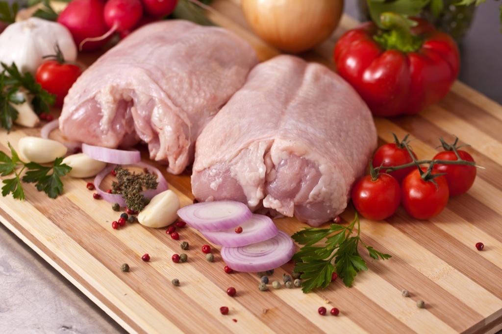 Nu mai arunca niciodată pielea de pe carnea de pui! Iată ce spun ...